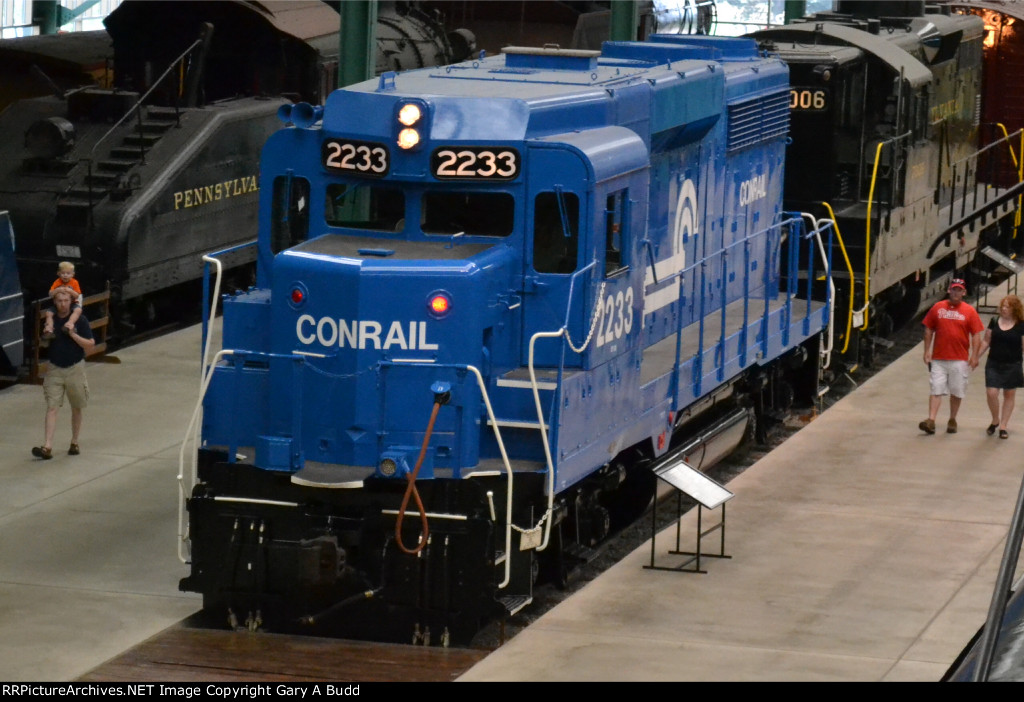 CONRAIL GP30 2233